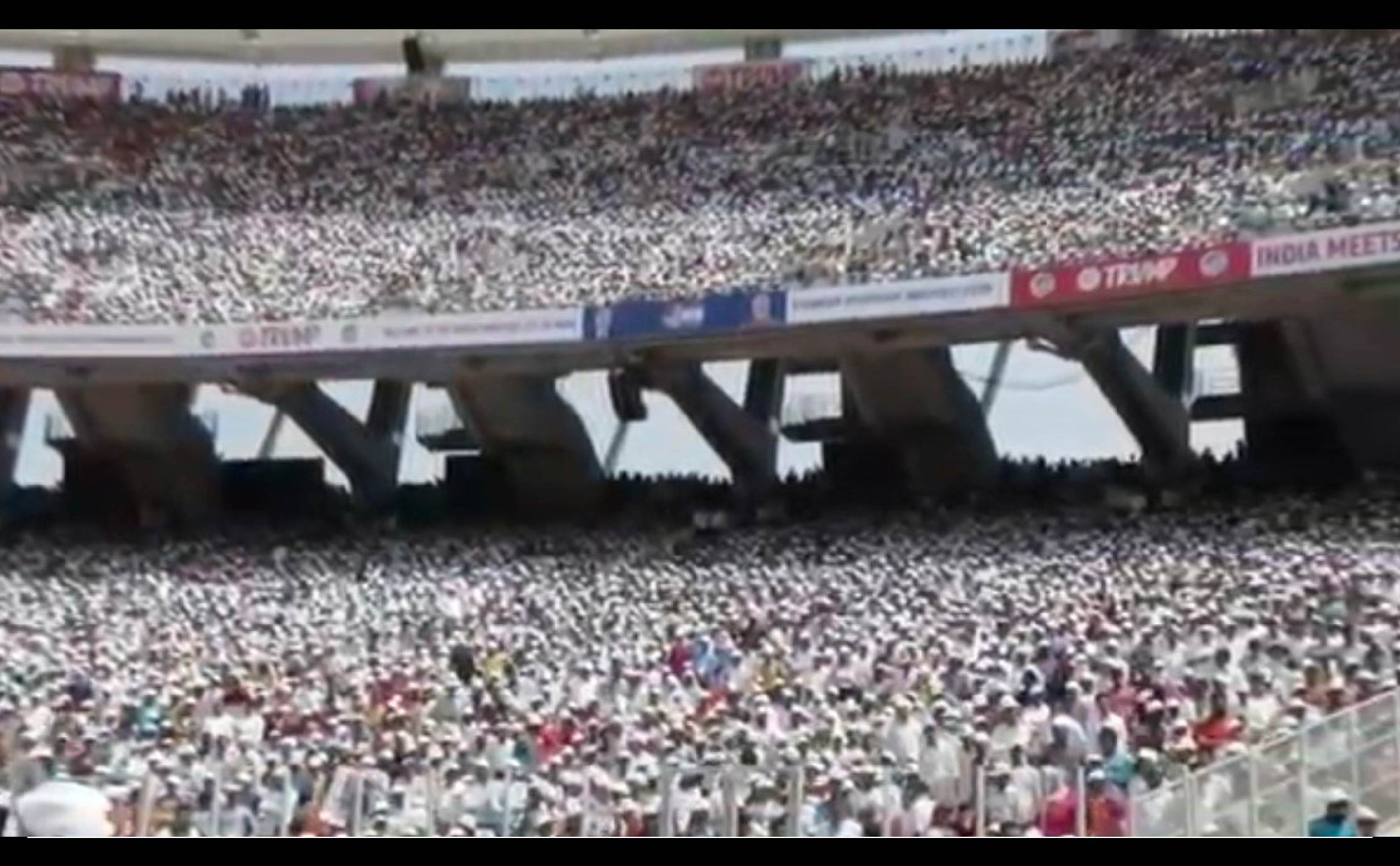 [VIDEO] Crowd of Over 100K Wear Custom-Made Hats to Honor President ...