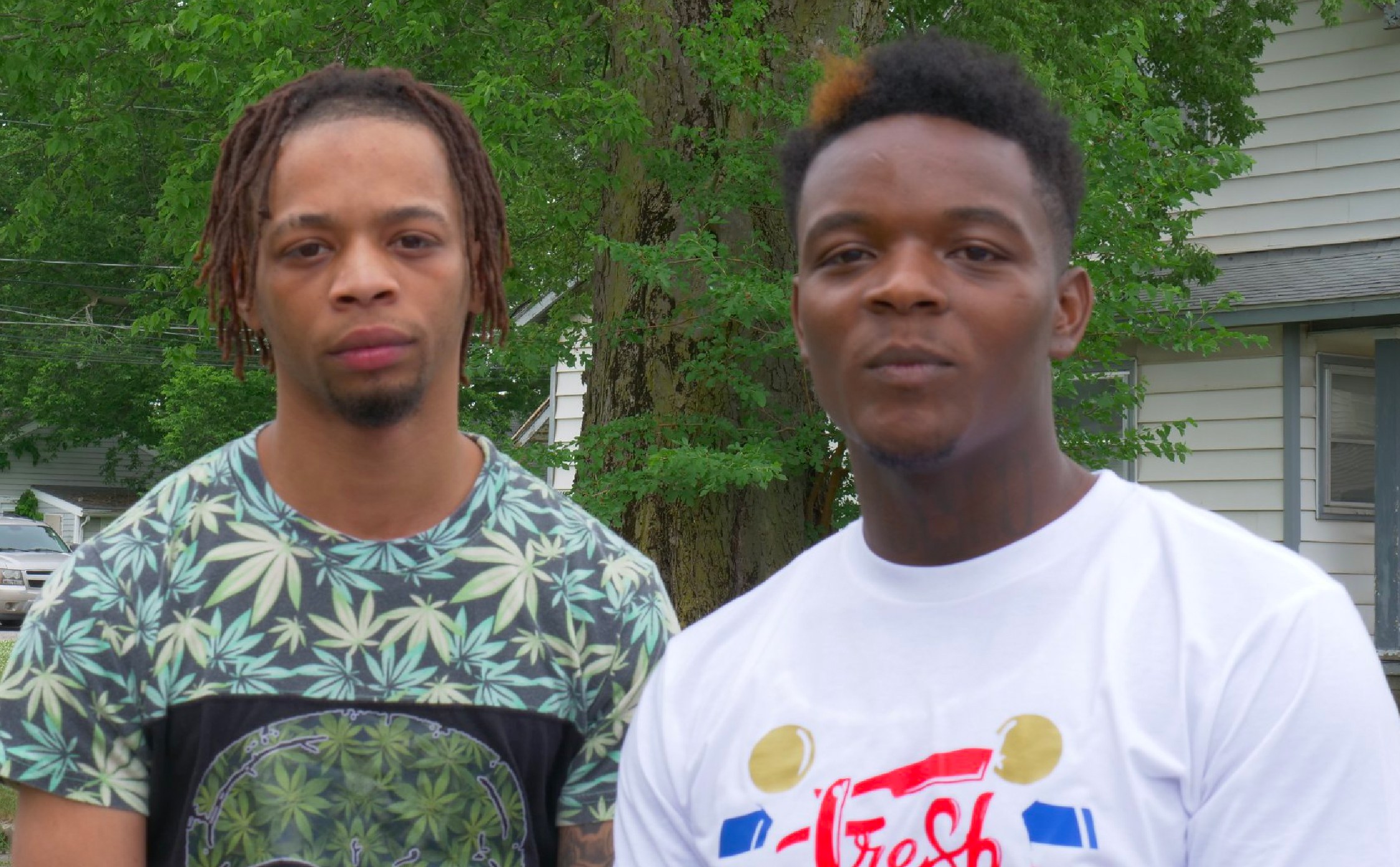 [VIDEO] Two Men Rescue Screaming Man From Burning House While Everyone ...